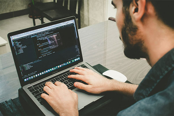 警告信息，来自于pytorch的一个函数调用 Torchload，并且涉及安全性问题。 中猿创新 7zcode